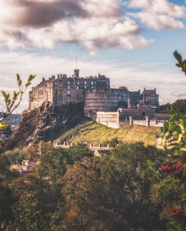Explore Edinburgh Castle with ECC | Affordable and Luxury.